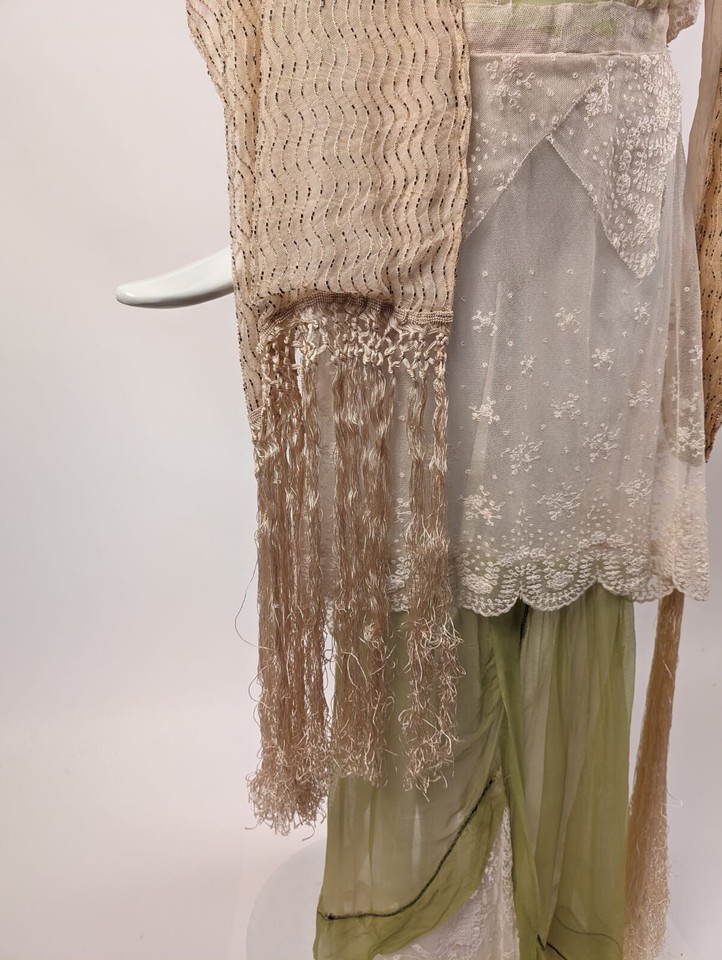 BEAUTIFUL UNUSUAL EDWARDIAN GLASS BEADED STOLE FOR DRESS W HUGE TASSEL ...