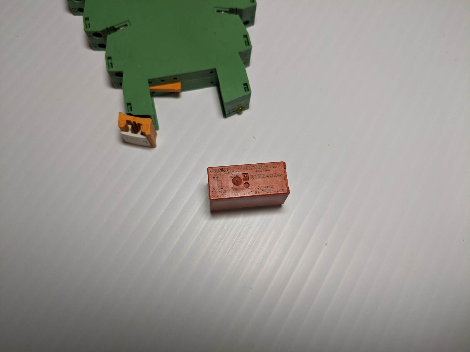 PHOENIX CONTACT PLC-BSC-24DC/21-21 2967015 RELAISBASIS 24 VDC MIT ...