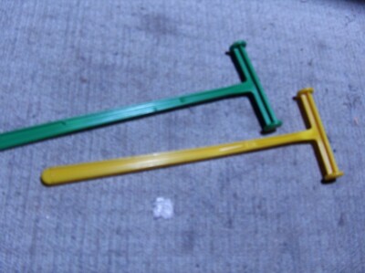 Cootie Games Don't Break The Ice Yellow Green Hammers/Mallets ...