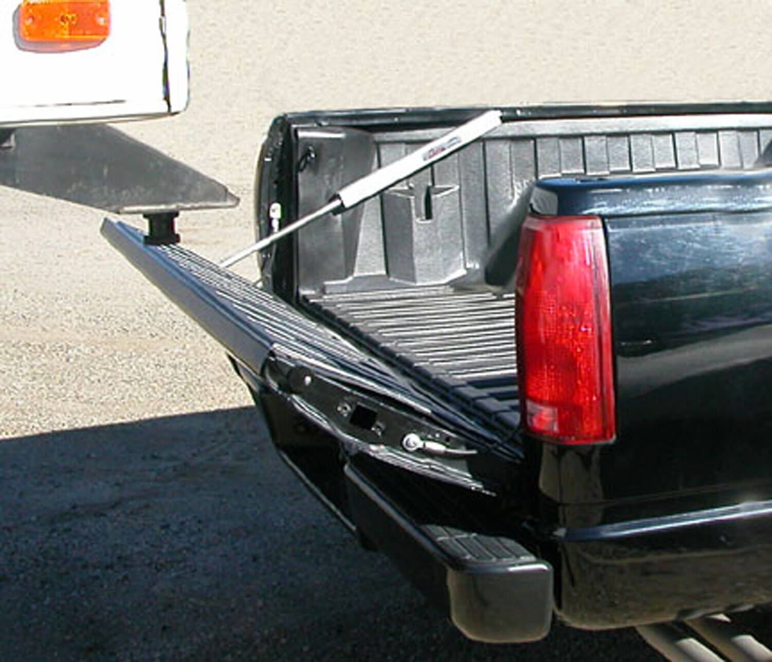 Power pickup truck tailgate lift assist & lock for limited mobility ...