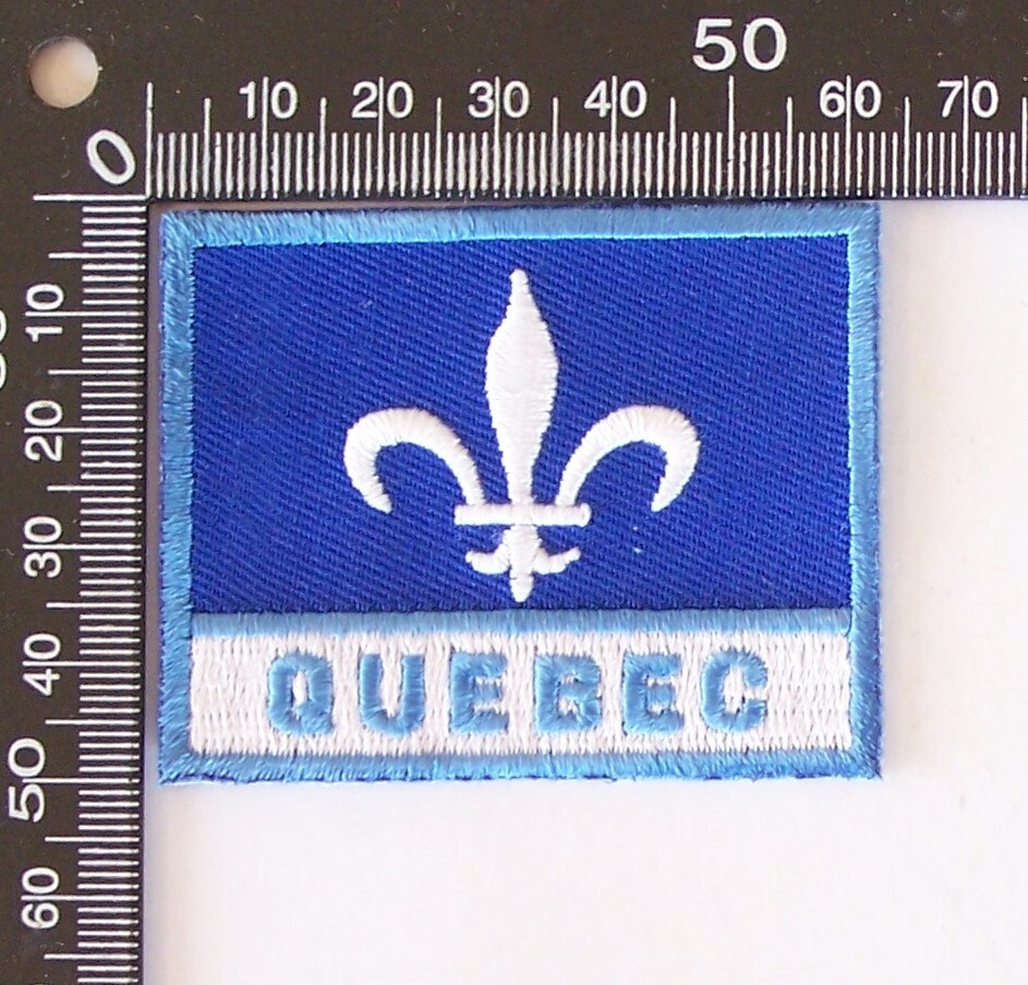 VINTAGE QUEBEC CANADA FLAG TRAVEL SOUVENIR WOVEN PATCH CLOTH SEW-ON ...