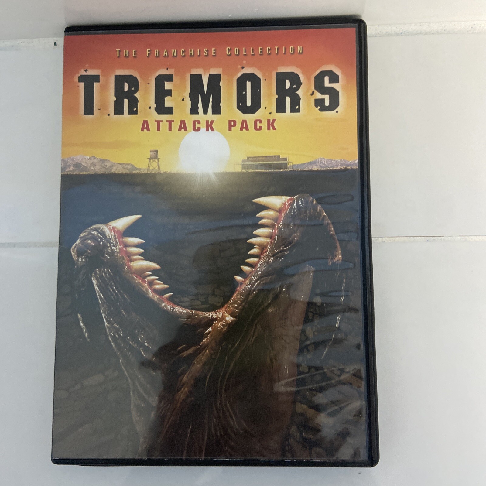 Tremors Attack Pack-4 DVD set-Tremors/Aftershocks/Perfection/Legend ...