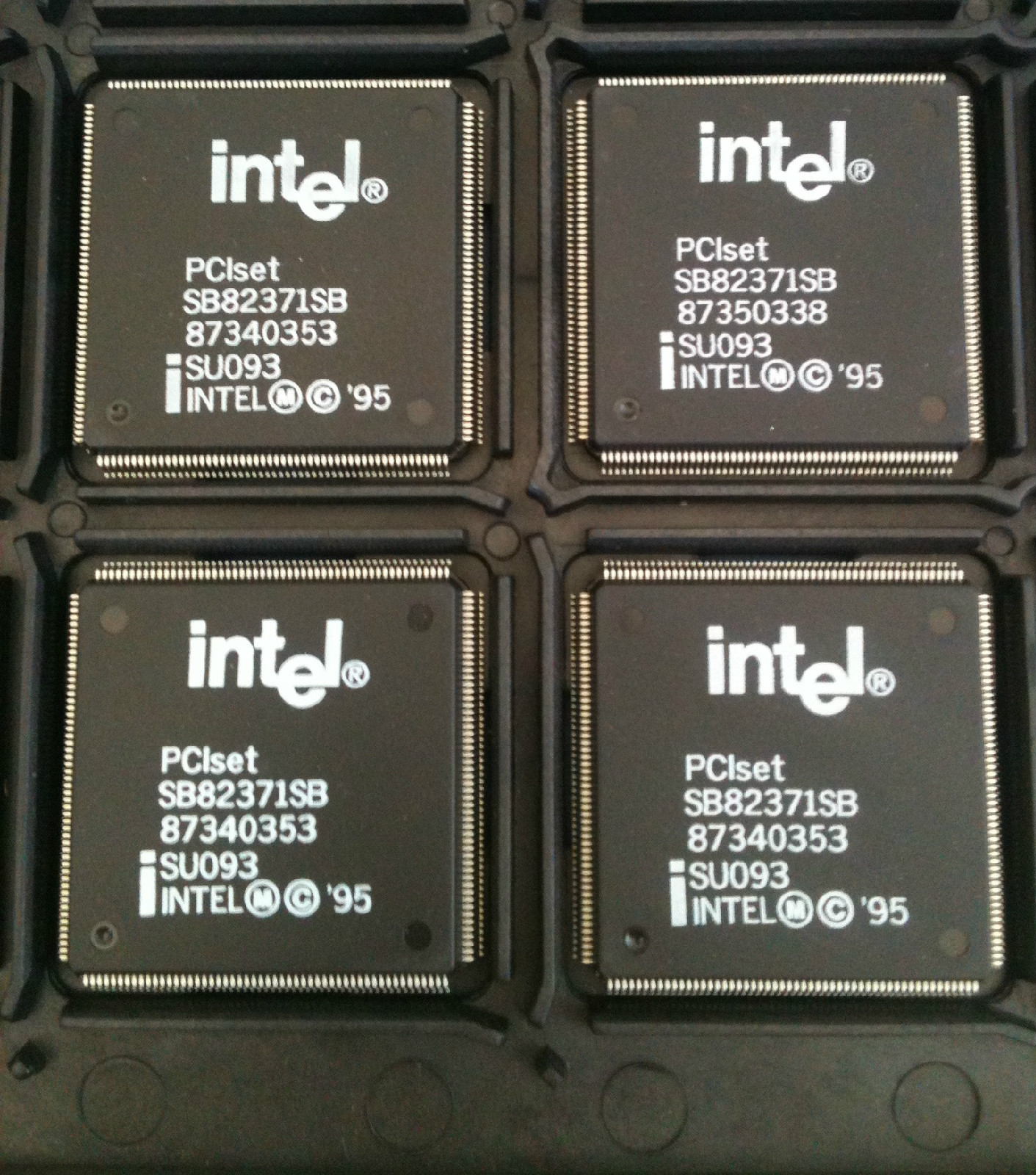 71x SB82371SB INTEL IC PCI ISA IDE XCELERATOR 208 PIN QFP ...