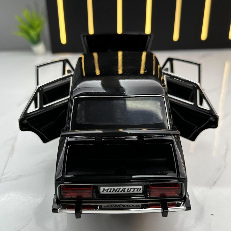 Pull-Back Lada Retro Model Car with Sound & Light - 1:24 Alloy ...