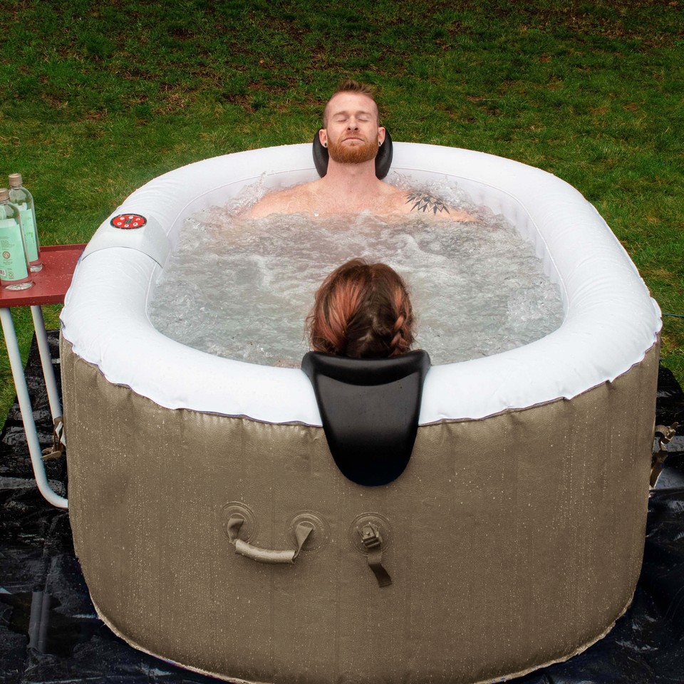 ALEKO Oval Spa Inflatable 2 prs Hot Tub Personal Spa 145 Gallon with ...