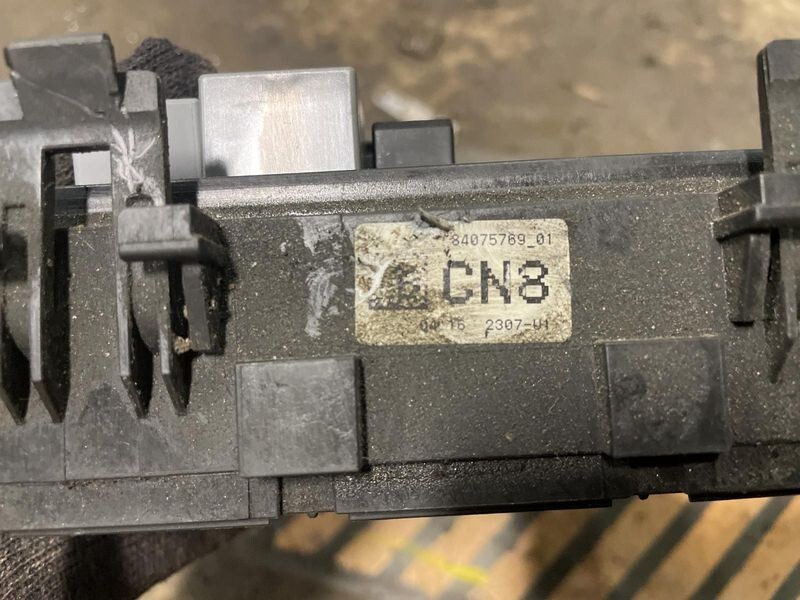 2015-2019 GMC Sierra 2500 3500 Pickup Engine Fuse Box ID 84303174 ...