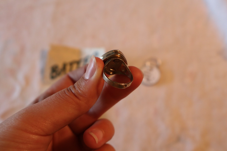 #79 Kellogg's Batter Up Ring - 1949 - LITTLE BALL INSIDE RING MISSING ...