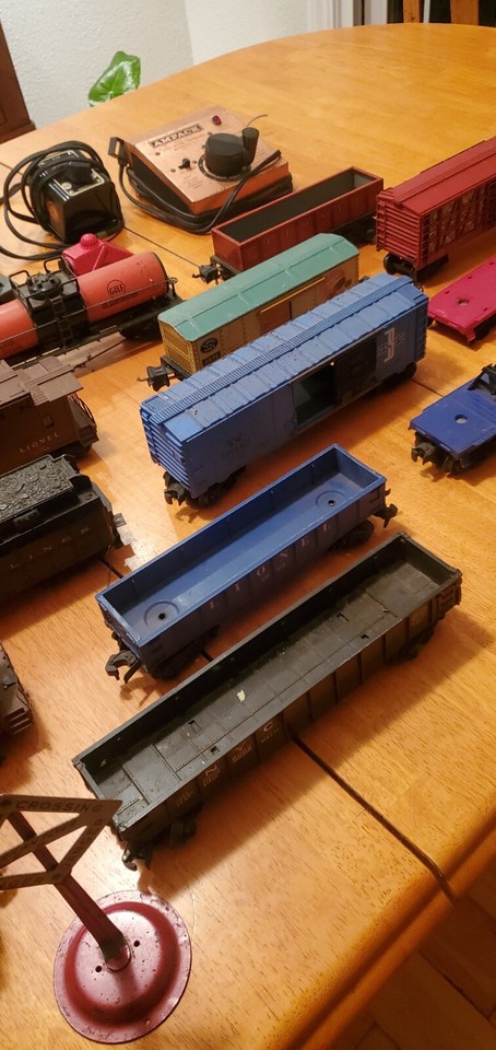 Tyco ho scale train set with houses and track AND Lionel train with 3 ...