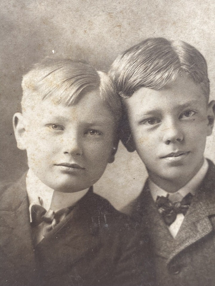 Odd Cabinet Card Photo Conjoined Twins Young Boys 3rd Ave NYC Strange ...