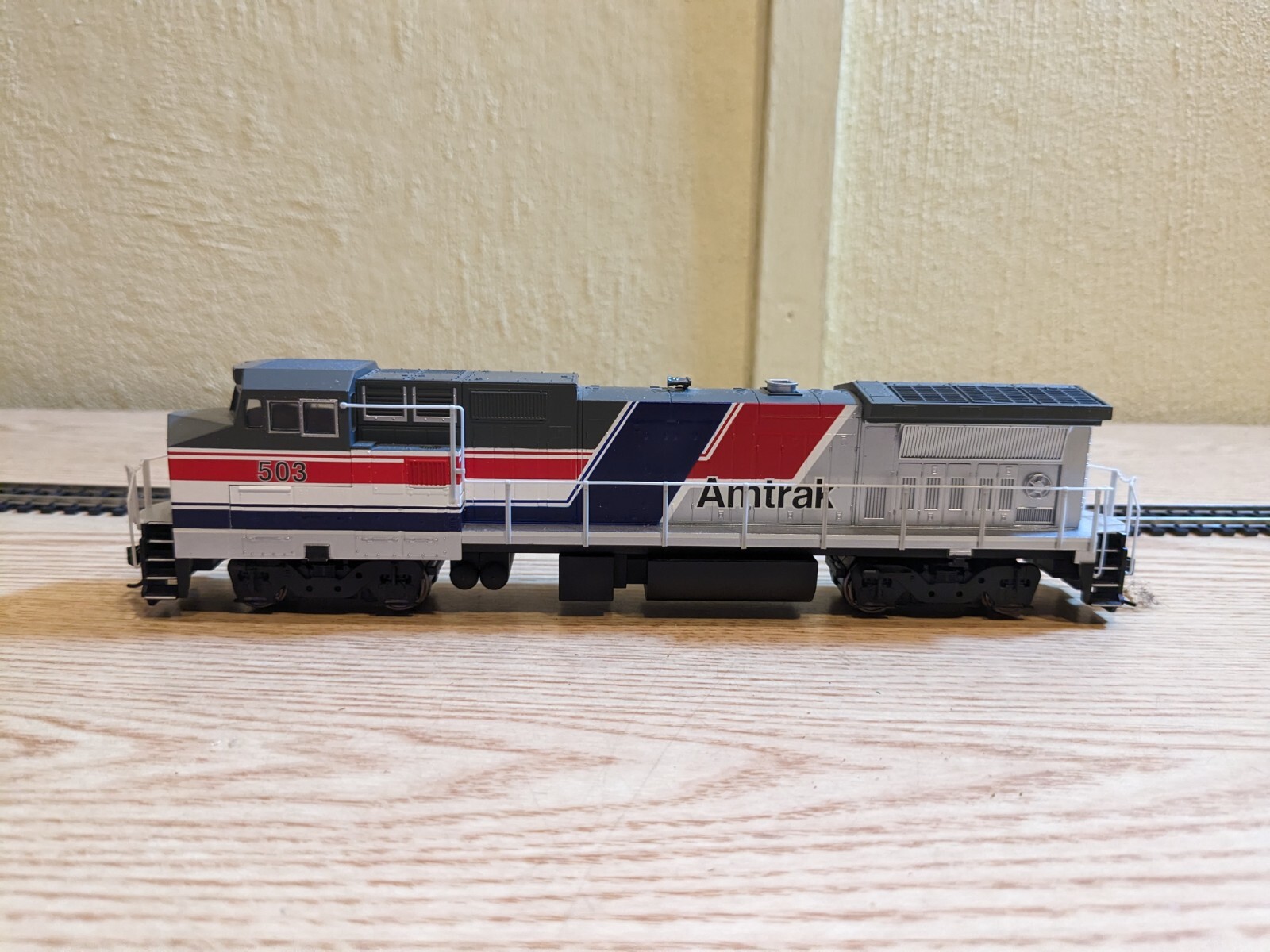 Walthers Mainline - Amtrak #503 - GE DASH8 Diesel Locomotive - DCC - HO ...
