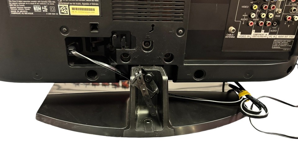 Sony Bravia 26" LCD TV Standard KDL-26M4000 With Golden Tee Plug And ...