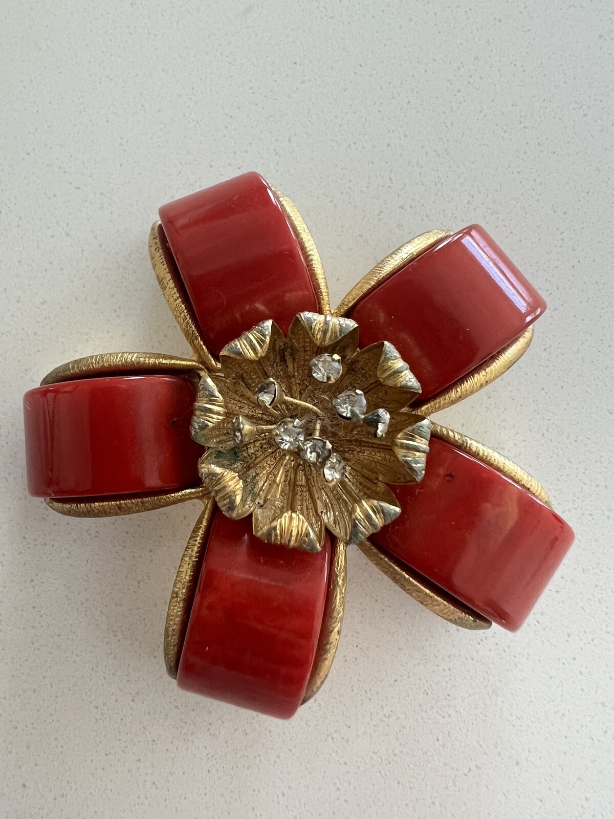 Rare Vintage BAKELITE Flower Brooch Cherry Red Goldto… - Gem