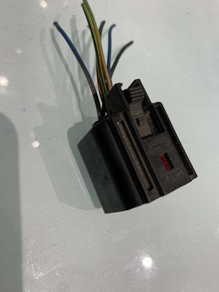 FORD FIESTA MK6 FRONT HEADLIGHT WIRING CONNECTION PLUG 2002-08 O/s or N ...