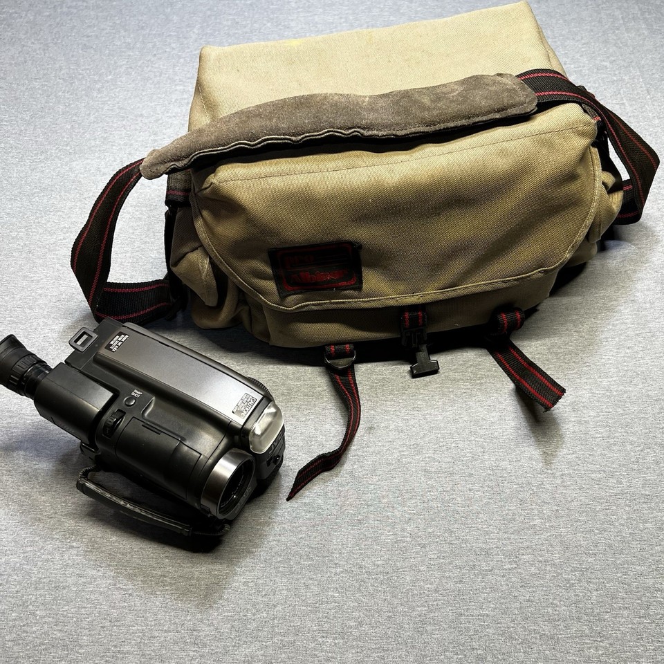 JVC GR-AX900U VHS-C Video Camcorder Kit w/ 2 Bat., 2 Charging Stations ...