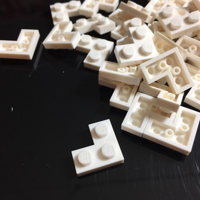 40 per lot NEW LEGO White 1x2x2 Corner Plates (2420/242001) modular ...