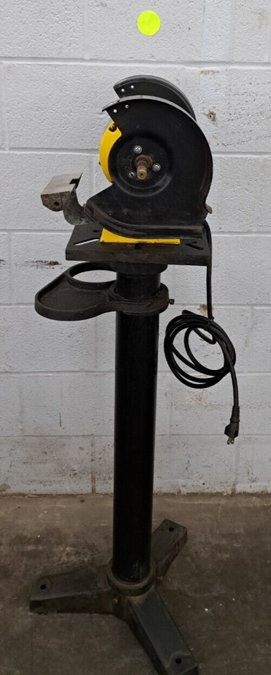 DEWALT BENCH GRINDER DW758 8" BENCH 120 VAC 60HZ 4.2A 3600 RPM 2012-24 ...