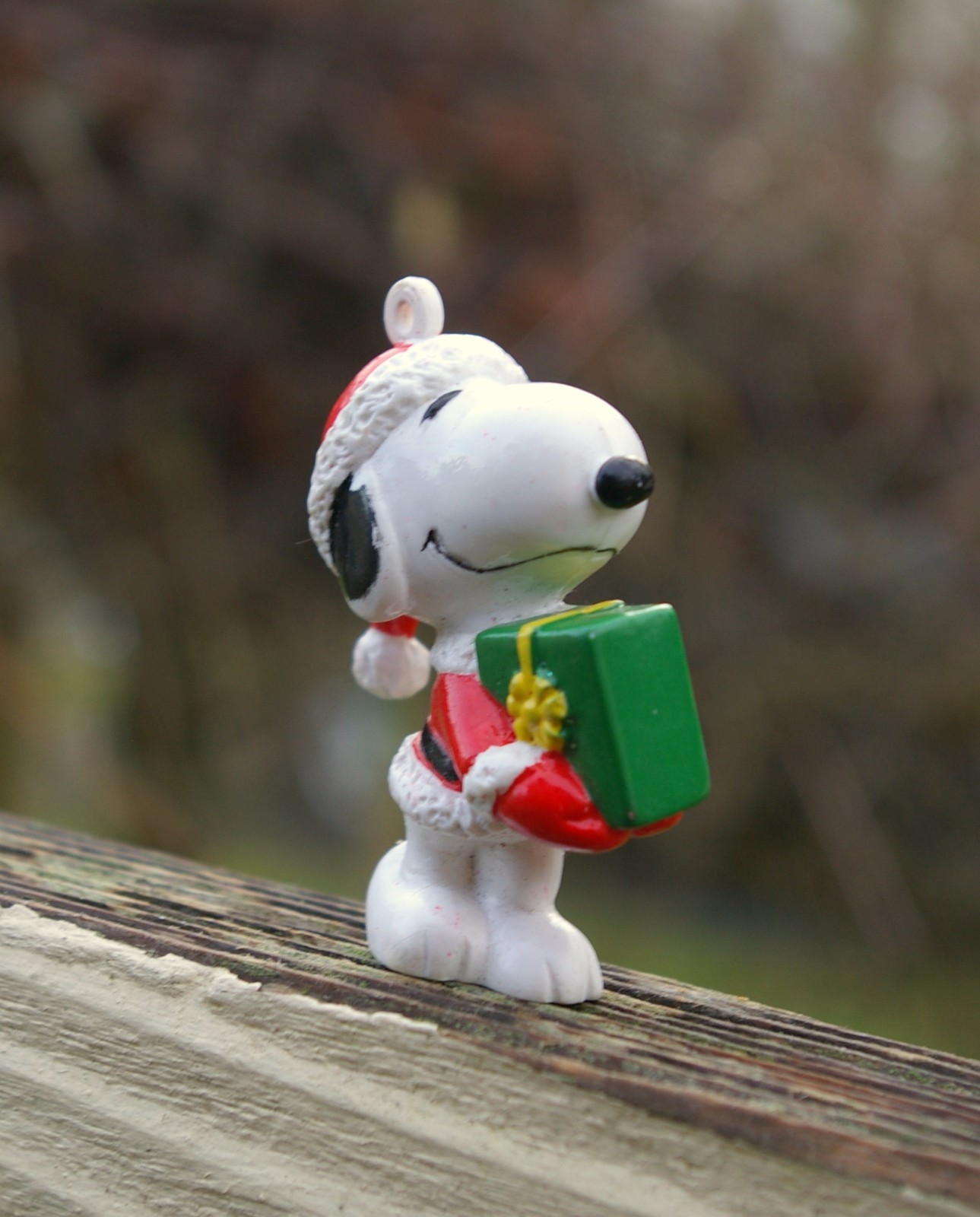 Snoopy Santa Claus Christmas Holiday 2 1/3" Tall Ornament Carrying Gift ...