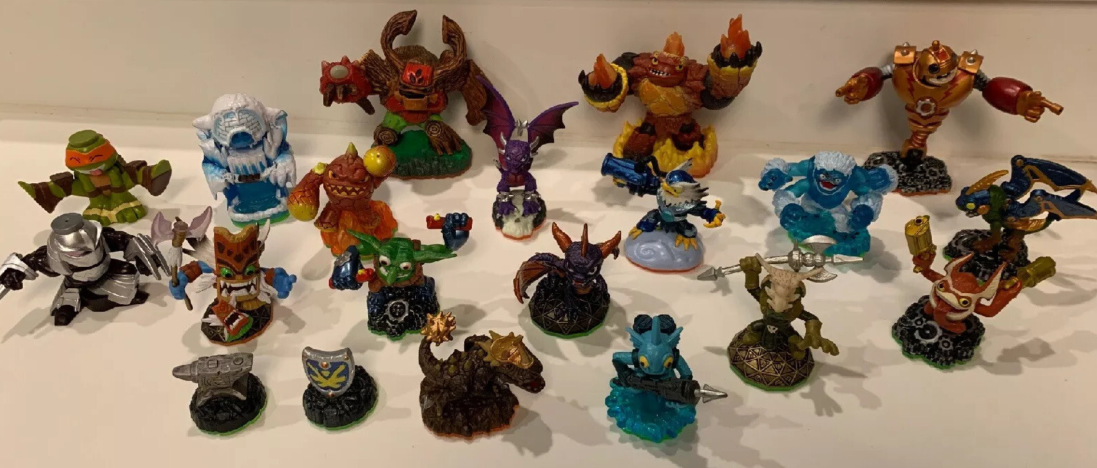 Huge LOT of 18 - Activision SKYLANDER Action Figures Game Toys ...