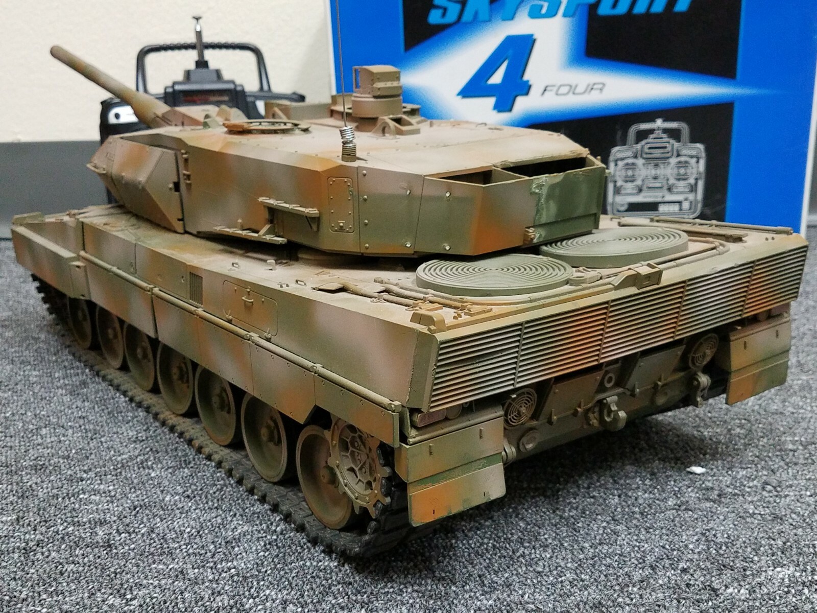 Use Tamiya RC 1/16 Leopard 2A6 Full Option w/ DMD Control Unit Tank ...