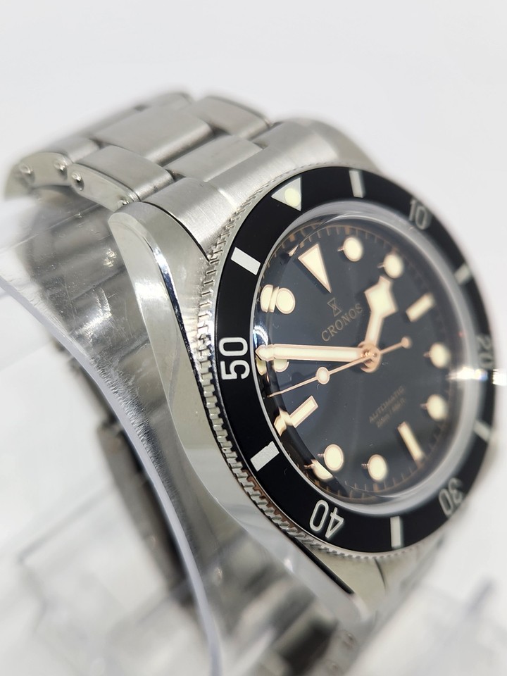 Cronos L6033 automatic diving watch features a 37mm case Excellent ...