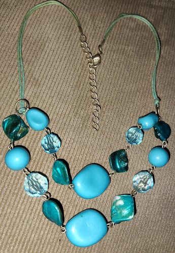 VINTAGE FAUX TURQUOISE BLUE SHELL & ACRYLIC FACETED BEADS NECKLACE ...
