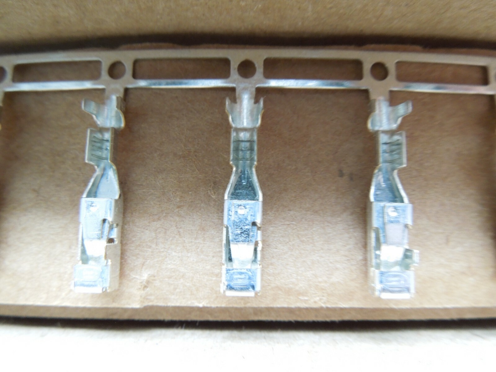 Delphi/ APTIV 15304711 Female Connector Full Spool 3500 Terminals | eBay