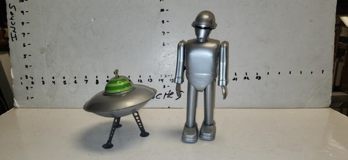 The Day the Earth Stood Still Wind up Toy robot GORT And Flying Saucer ...