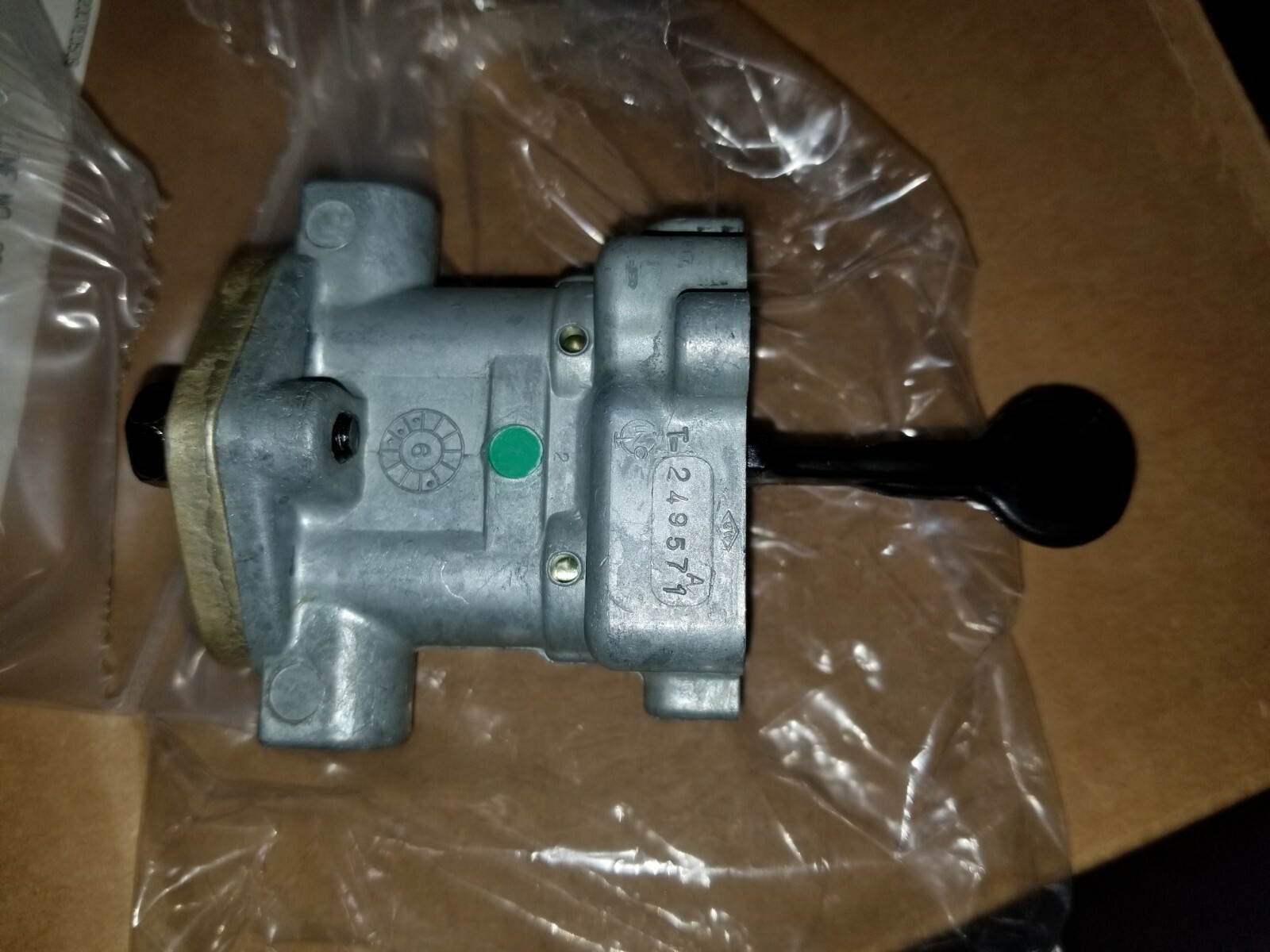 Bendix Valve 3 way 4820-01-050-5584 285402N 65863BX 285402 4820-01-050 ...