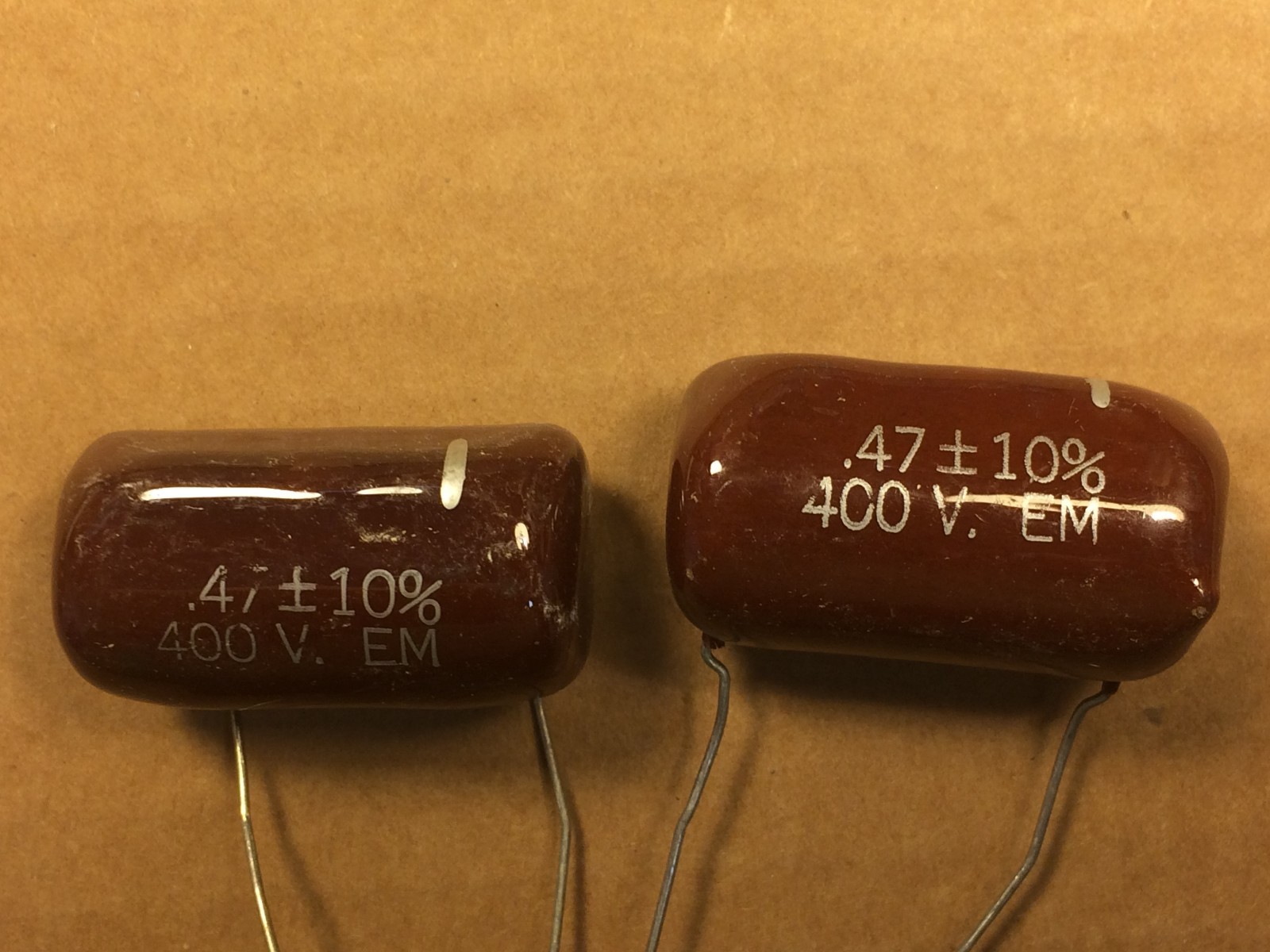 2 NOS Vintage ElMenco Brown Drop .47 uf 400v Capacitors EM Caps TESTED ...