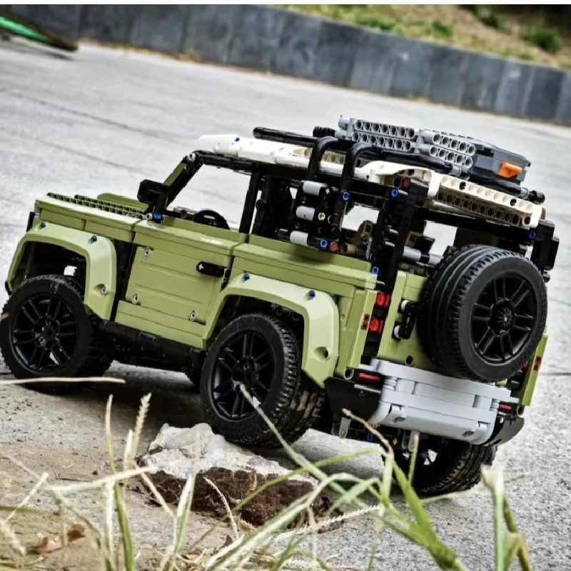 TECHNICAL: Land Rover Defender Collector's Building Blocks Set (42110 ...