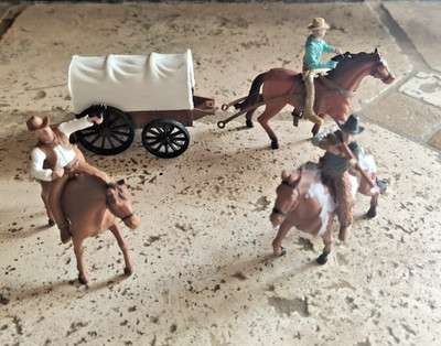 New Ray Country Western Playset 3 Outlaw Bandits, 3 Horses & Covered ...