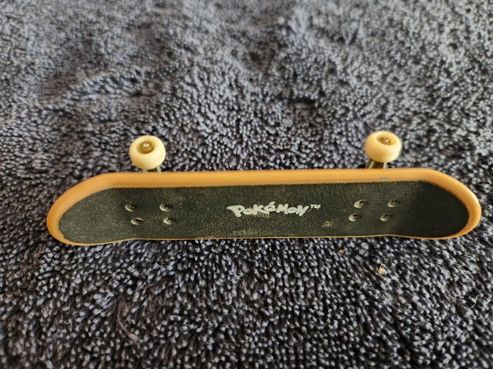 Pikach Pokemon Tech Deck skateboard 96mm fingerboard rare vintage 90s ...