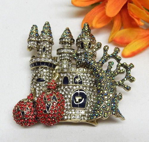 LARGE, GOLD TONE, MULTICOLOR RHINESTONE HALLOWEEN CASTLE & PUMPKINS ...