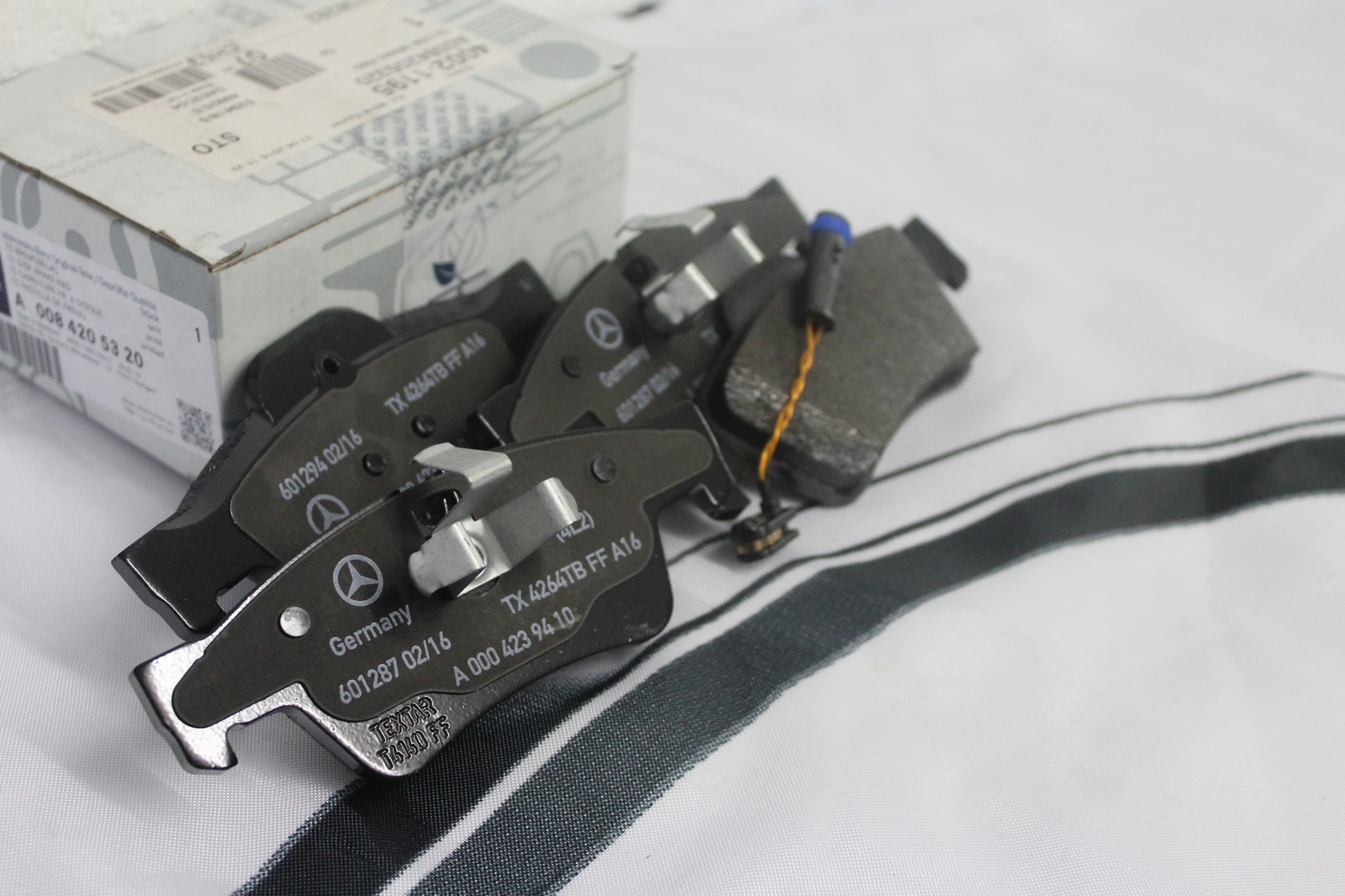 Genuine Mercedes-Benz W164 ML R-Class REAR Brake Pads and Sensor ...