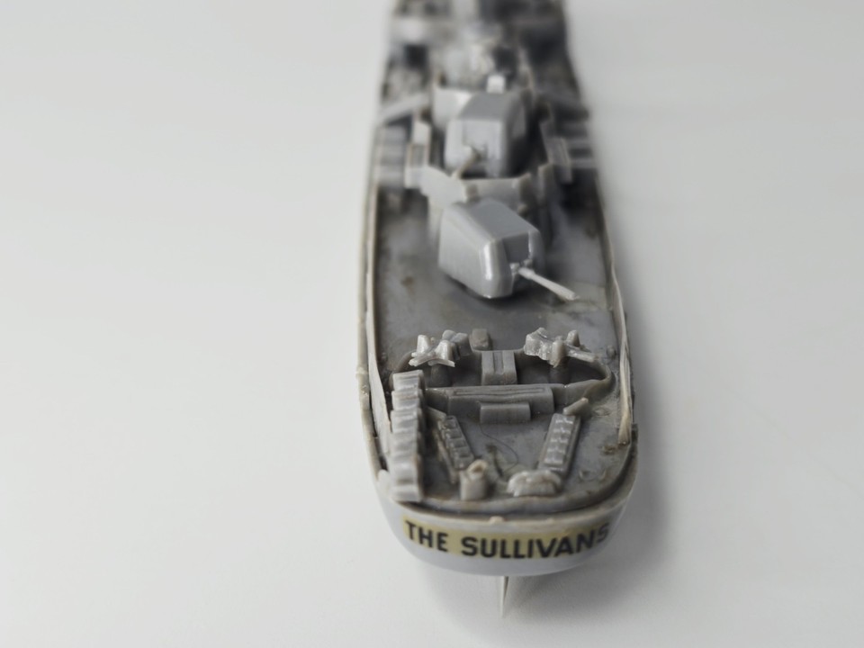 Revell - U.S.S. The Sullivans Destroyer - 14.75" Plastic Built Model ...