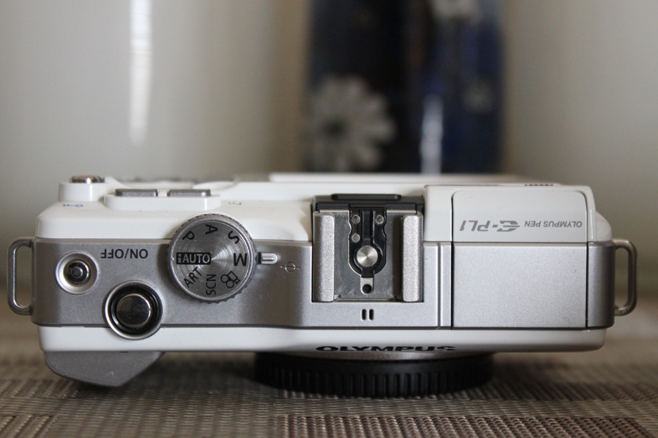 Excellent Olympus E-PL1 12.3MP Digital Camera - White (Body Only) W ...