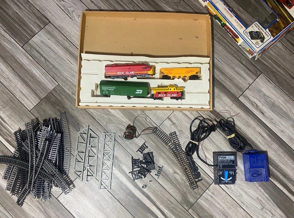 Vintage Tyco HO Electric Train Set Overnight Freight + Some Toys R Us ...
