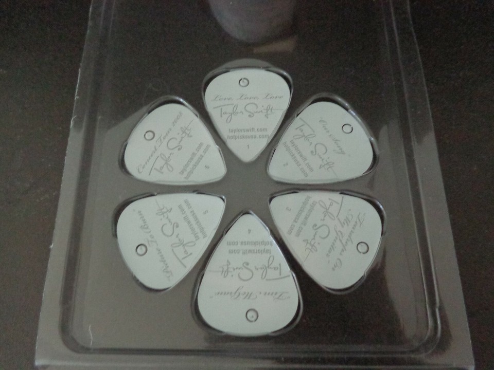 TAYLOR SWIFT 6 Collectible Guitar Picks NEW Taylor Swift GUITAR PICK ...