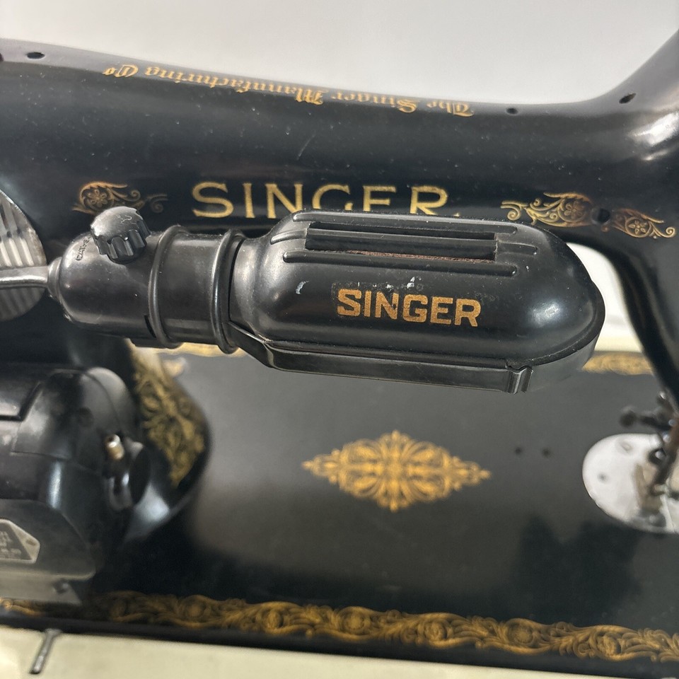 Vintage 1952 Singer Sewing Machine Electric 66 with Plastic case foot ...