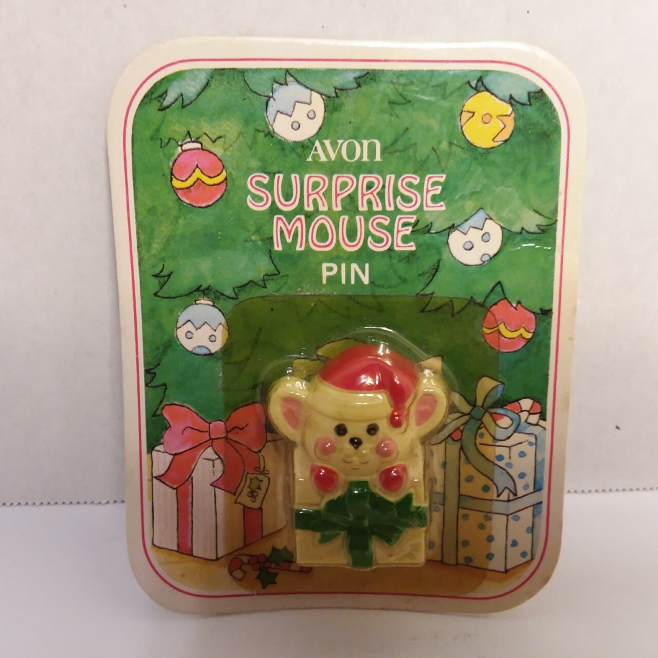 Vintage 1981 Avon Surprise Mouse Pin - Gem