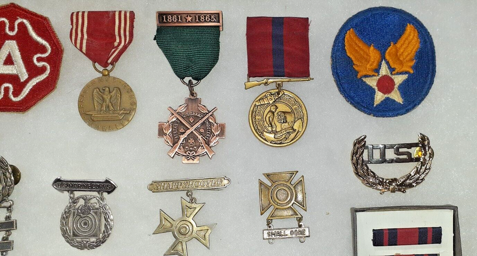 VINTAGE LOT (25) MILITARY & RELATED MEDALS & PATCHES NICE GROUP FREE ...