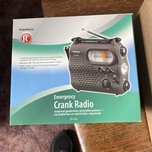 Radio Shack 20-108 AM/FM Weatherband Emergency Crank Radio Flashlight ...
