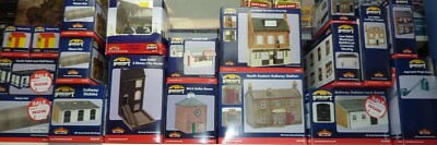 LARGE AMOUNT OF SCENECRAFT (BACHMANN) 00 GAUGE BUILDINGS CHOOSE FROM ...