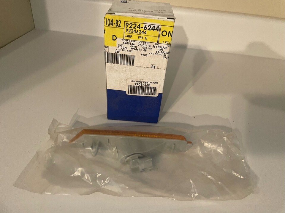 Chevrolet Camaro Right Hand Passenger Side Marker Lamp new OEM 92246244 ...