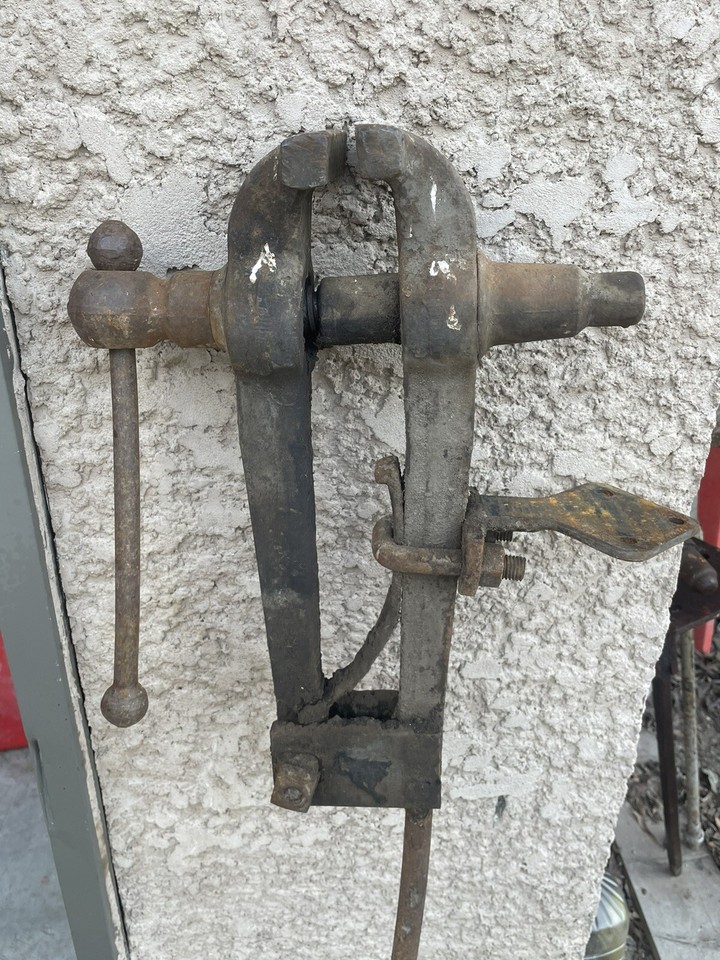 Vintage Blacksmithing Tools Vise Leg Vise Post Vise Blacksmith Tools ...