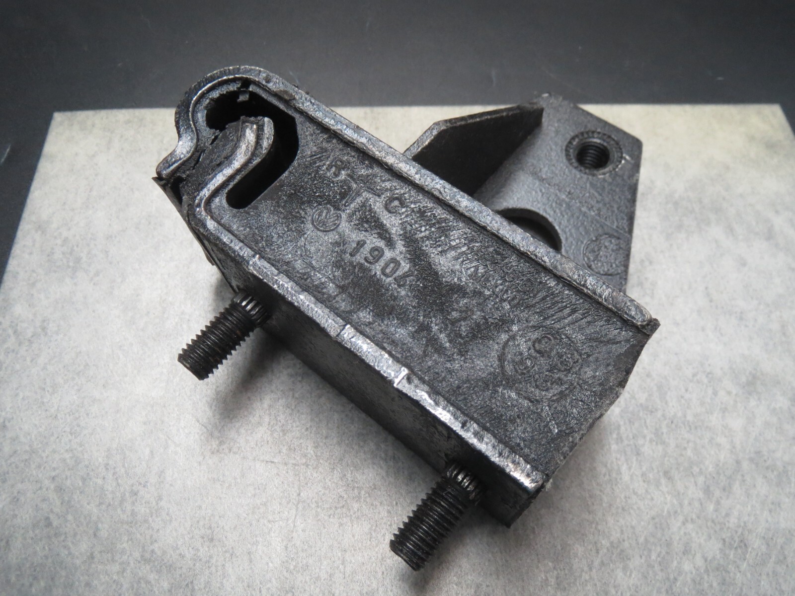 Right Rear Automatic Transmission Mount for VW Beetle Super Beetle ...