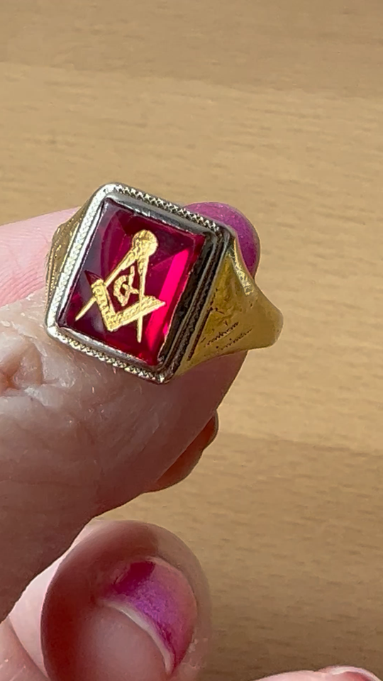 10K YELLOW GOLD VINTAGE ESTATE SYNTHETIC RUBY RED MASONIC RING MENS ...