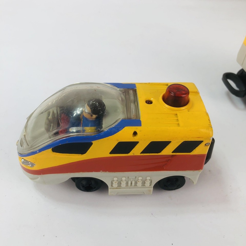 Fisher-Price GeoTrax Grand Central Station Yellow Train Engine 2 Cars ...