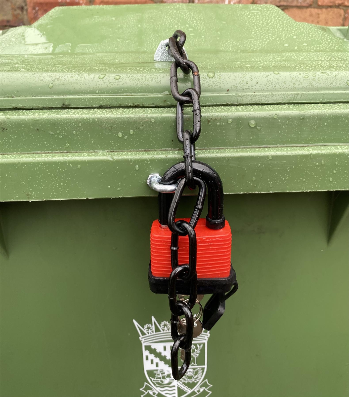 Wheelie Bin Lid Chain Lock System Easily Fitted with Padlock NO & Stop ...
