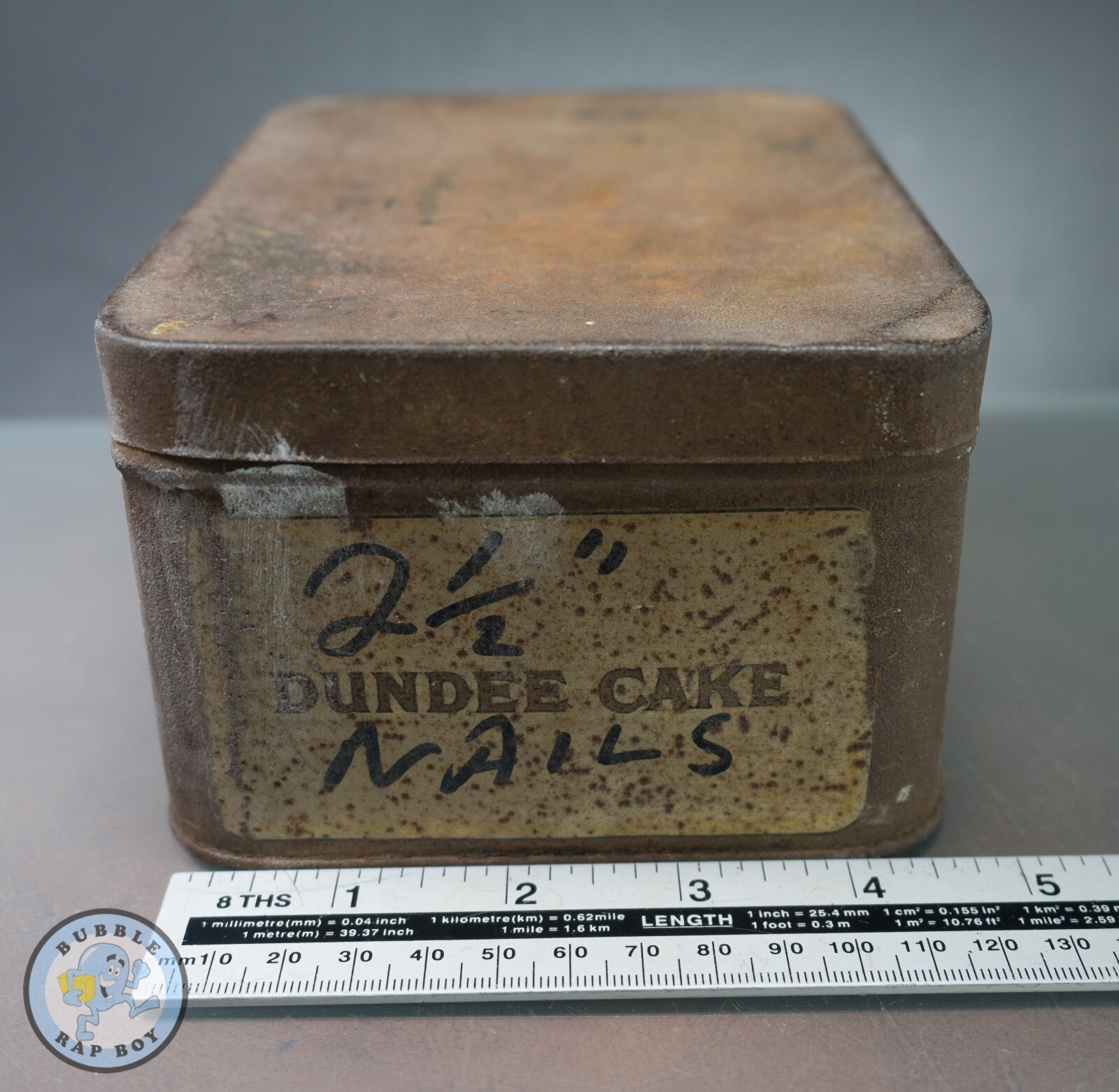 VINTAGE DISTRESSED CAKE TIN J.LYONS & Co Ltd CADBY HALL KENSINGTON ...